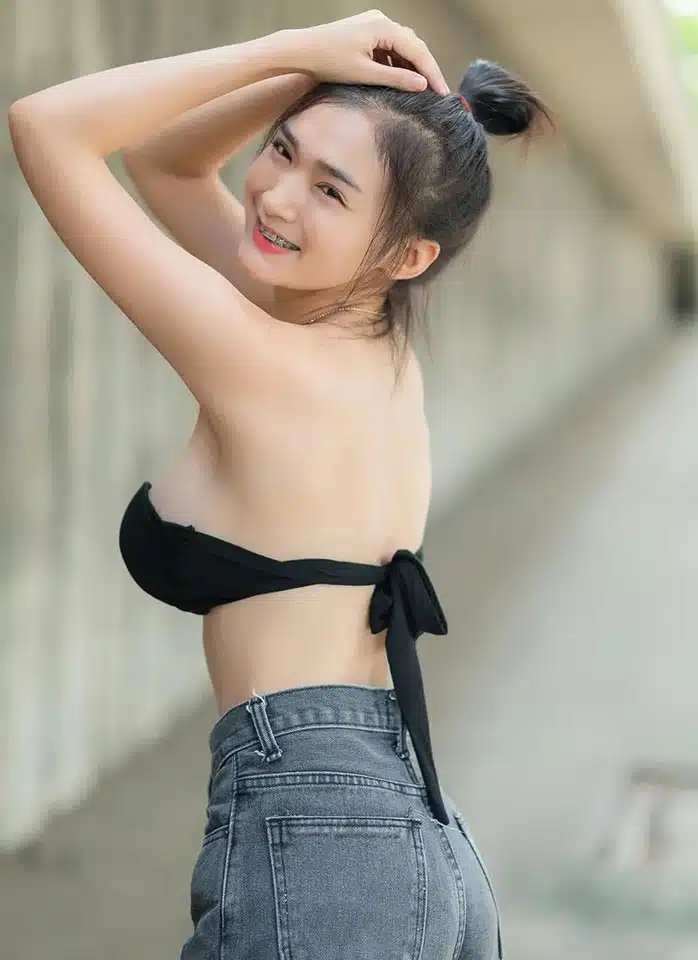 พลอย เพ็ญนภา พริตตี้สาวสุดเซ็กซี่เร่าร้อน